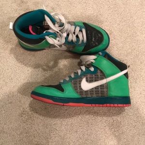 Nike - Gently used Nike shoes. from Sydney's closet on Poshmark
